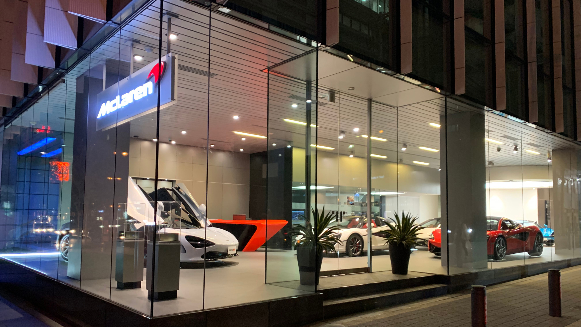 McLaren Osaka | Official Retailer of McLaren in Osaka